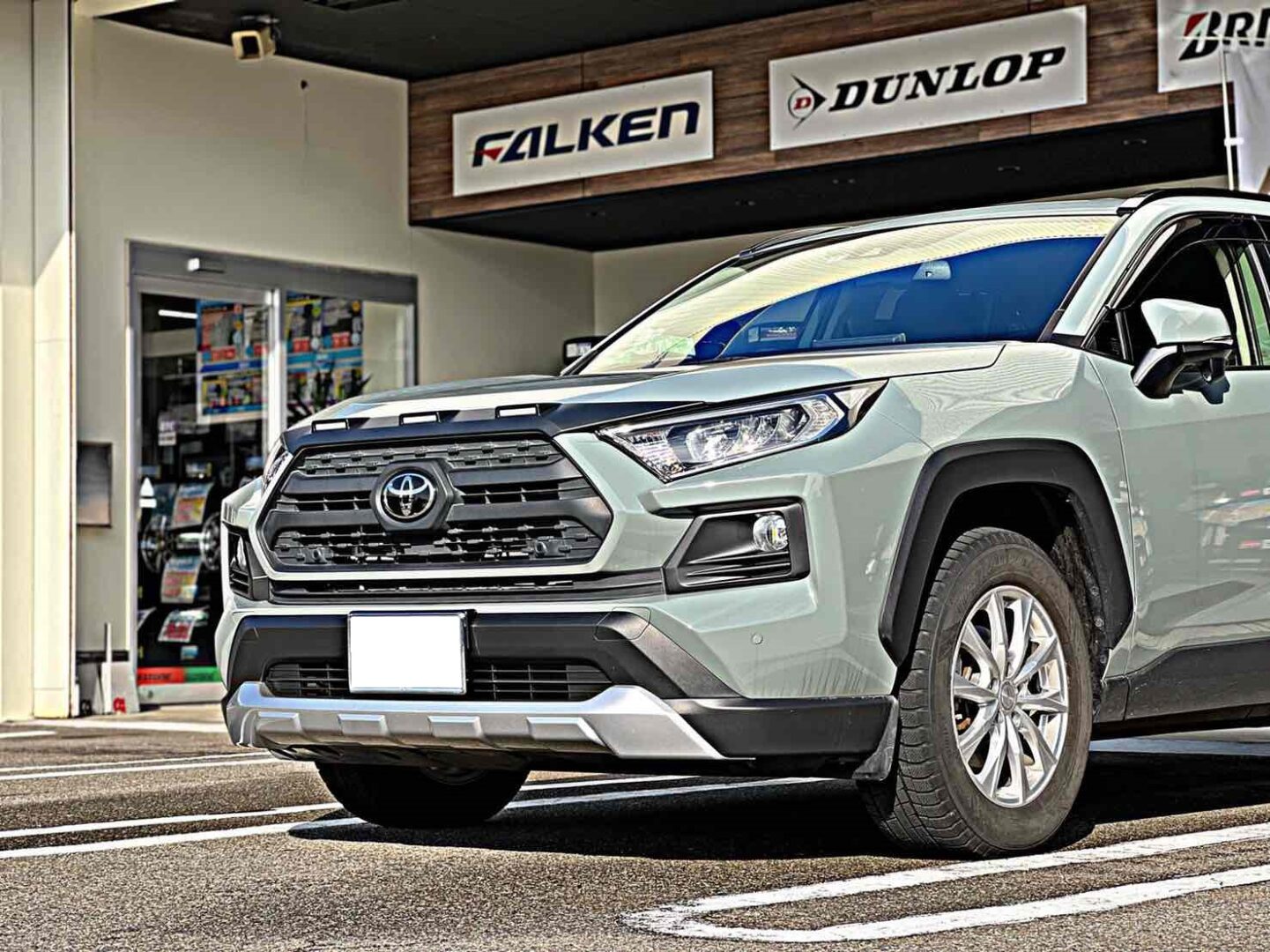 大人気車種RAV4をACCイージーアップでイマドキアゲ仕様に！！｜カルバン 野々市本店ブログ｜カルバン