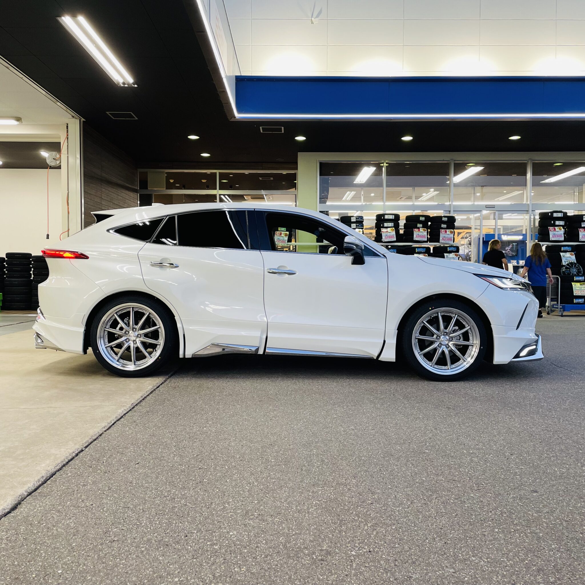 80ハリアー ランベック LS10 21インチ取付｜カルバン 野々市本店ブログ｜カルバン