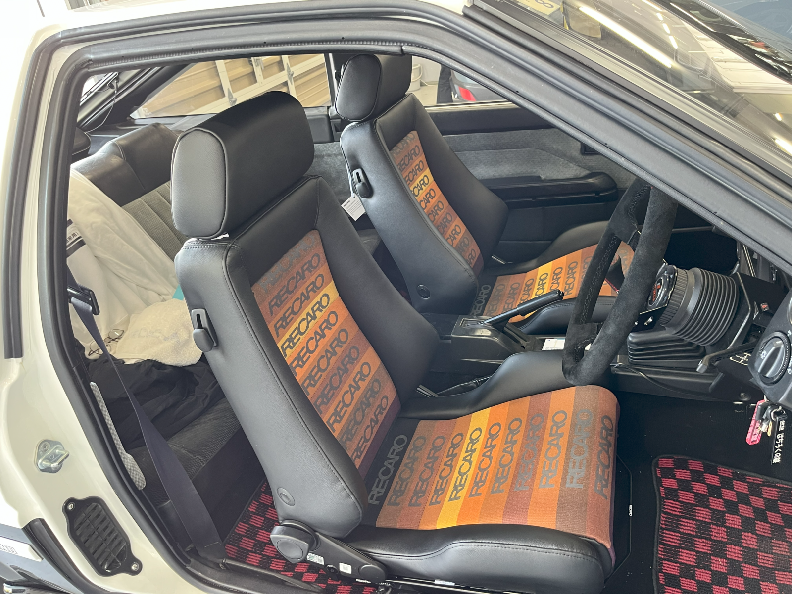 RECARO 300脚限定モデル"Classic LX Spektrum"をスプリンタートレノAE86にお取り付け！｜カルバン 新庄銀座店 ...