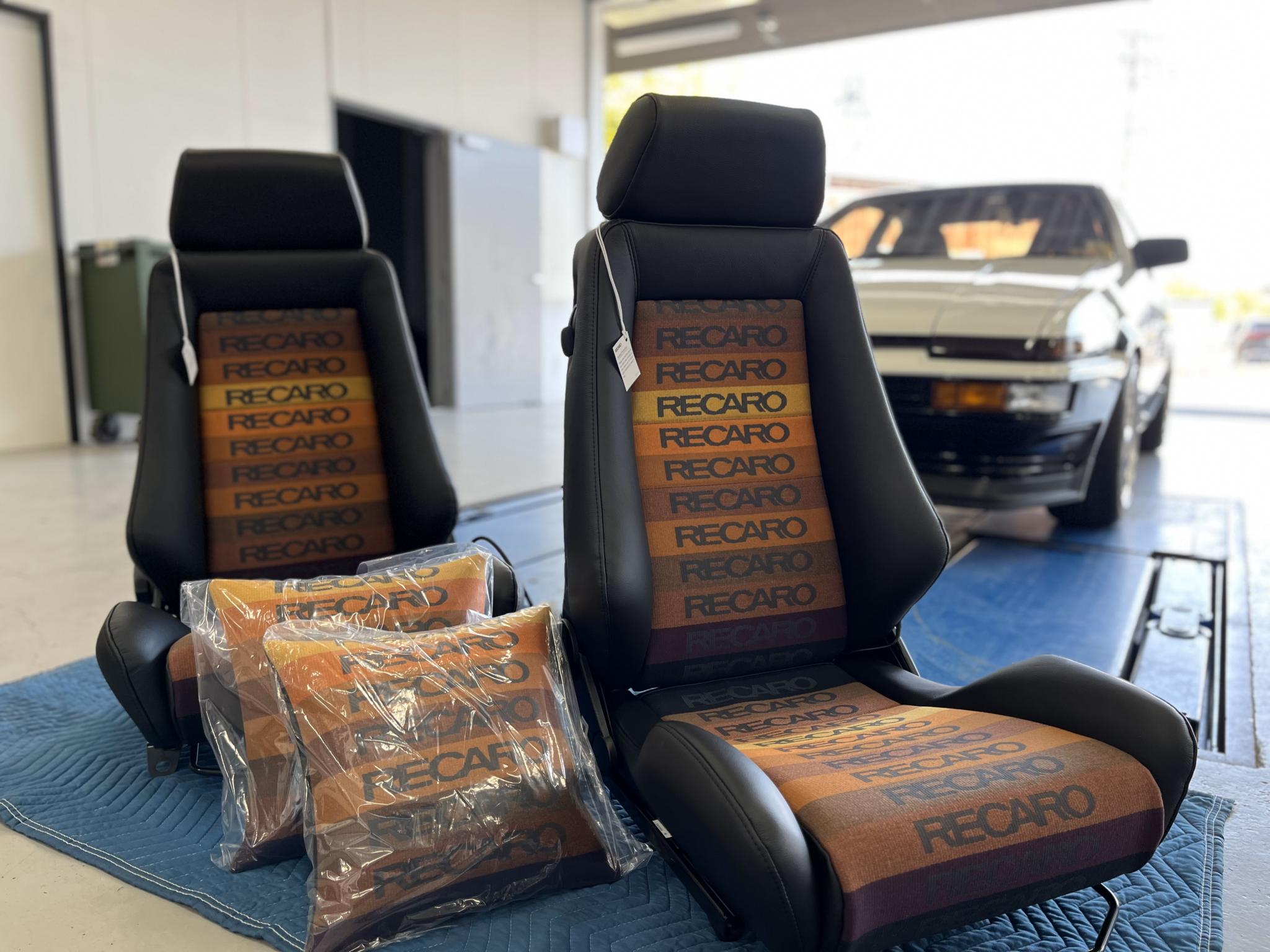 RECARO 300脚限定モデル"Classic LX Spektrum"をスプリンタートレノAE86にお取り付け！｜カルバン 新庄銀座店 ...