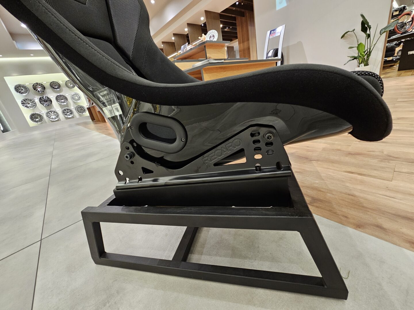 RECARO RSS 登場！快適性とホールド性を両立した次世代フルバケ｜カルバン 富山本店ブログ｜カルバン